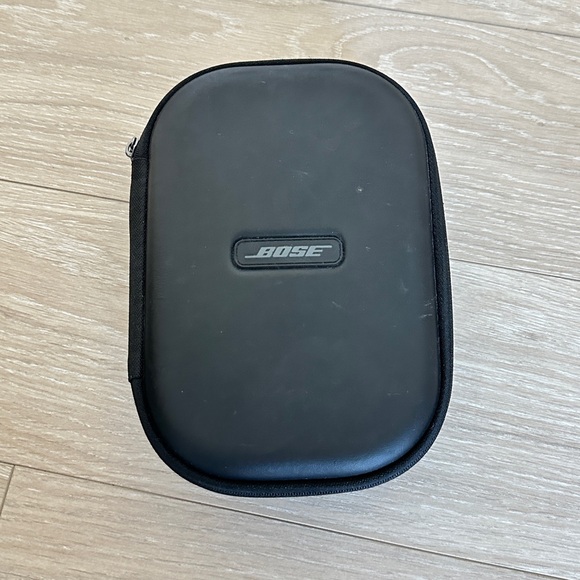 Bose | Headphones | Bose Quietcomfort Hard Travel Case And Noice ...